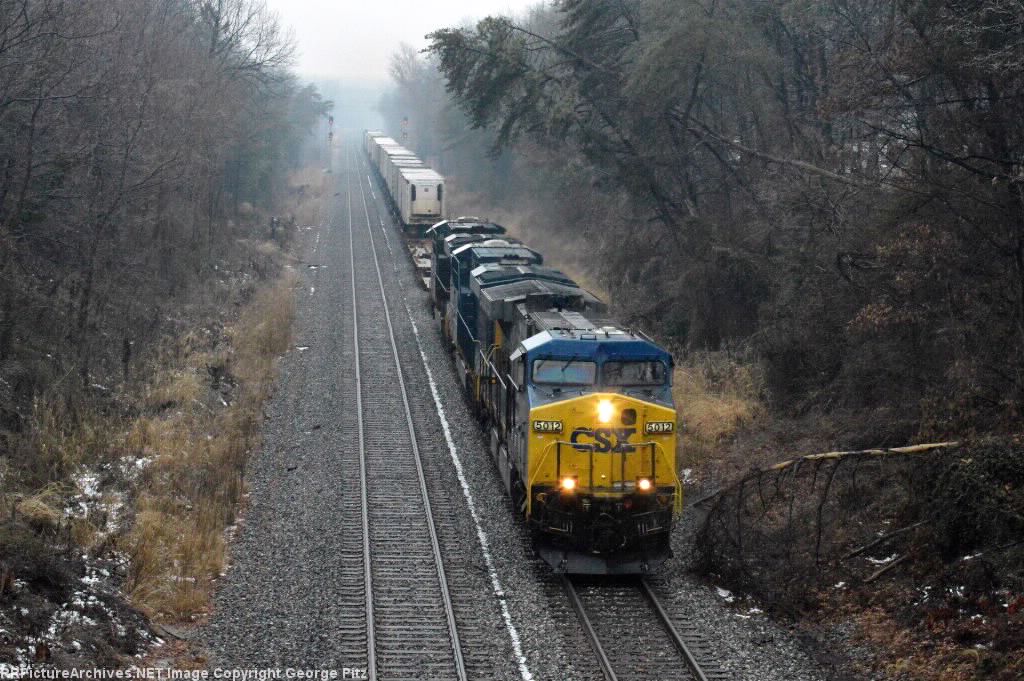CSX 5012 and train Q032